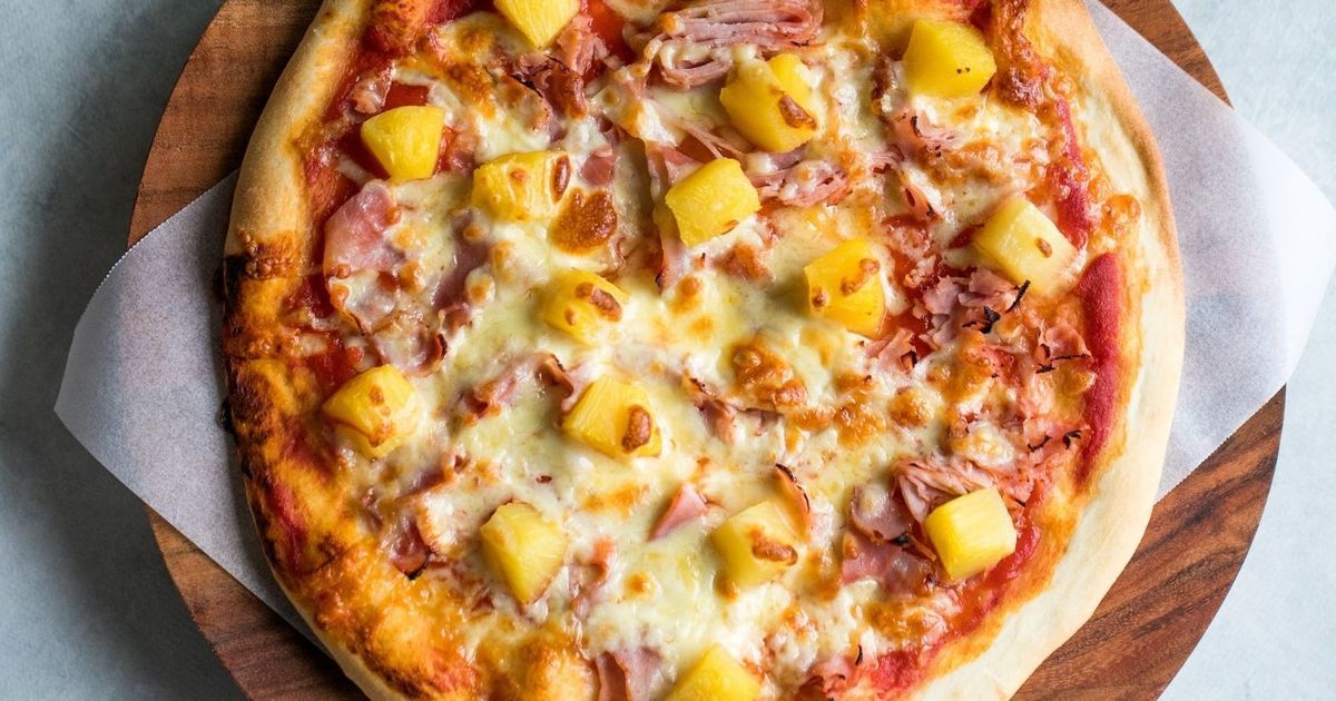 Hawaiian Pizza 10 Eleven Restaurant Lounge